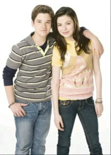 Image - ICarly - Miranda Cosgrove and Nathan Kress.jpg - iCarly Wiki