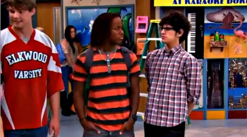 Gallery:Three Girls And A Moose - Victorious Wiki