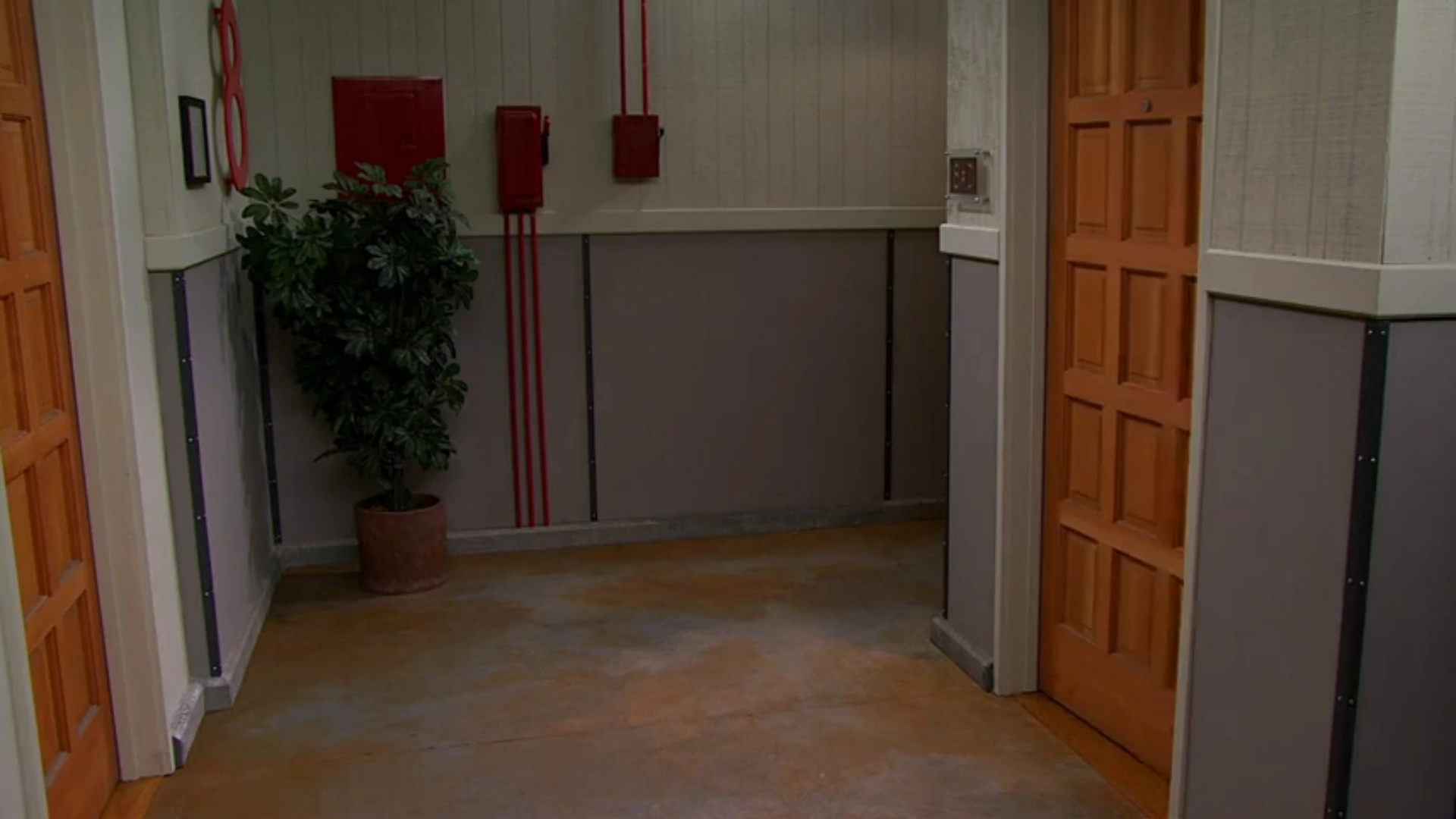 Bushwell Plaza 8th Floor | Sam & Cat | Pinterest