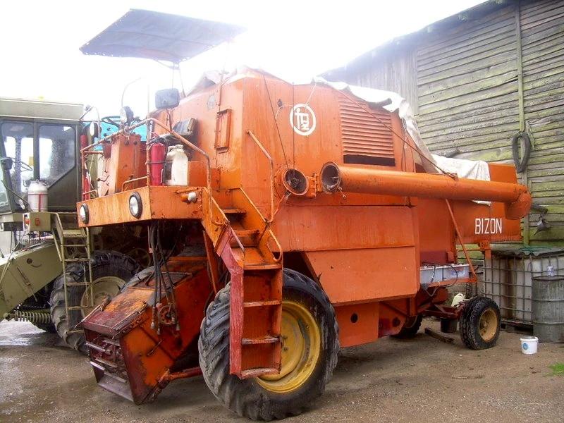 File:Bizon z040 combine (fmz) - 1981.jpg - Tractor & Construction Plant ...